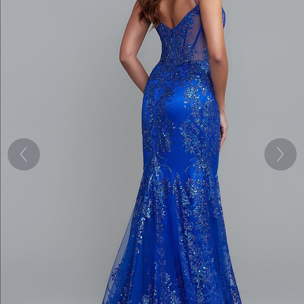 Blue Beautiful Sequence Prom, Formal Dress. Size 8 - Gem